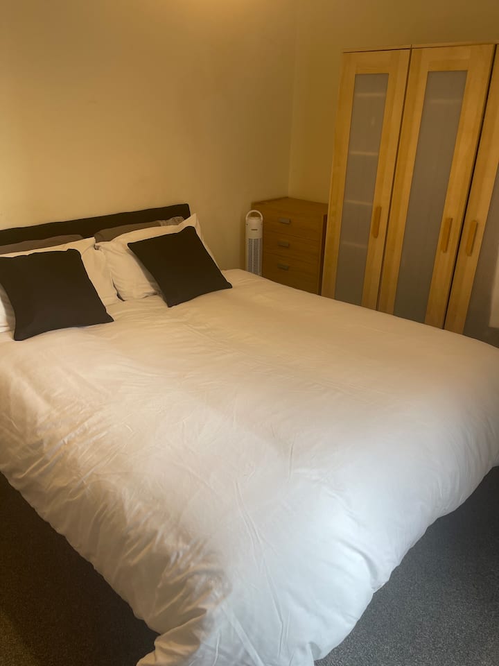 Deluxe Double Bedroom - Preston