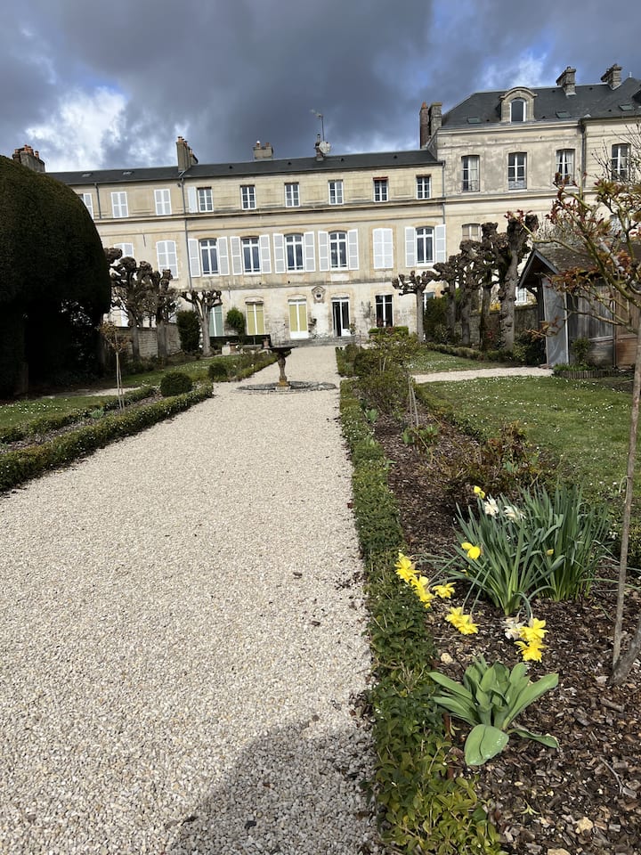 Le Jardin De L'hippodrome, Parking Gratuit, Jardin - Chantilly