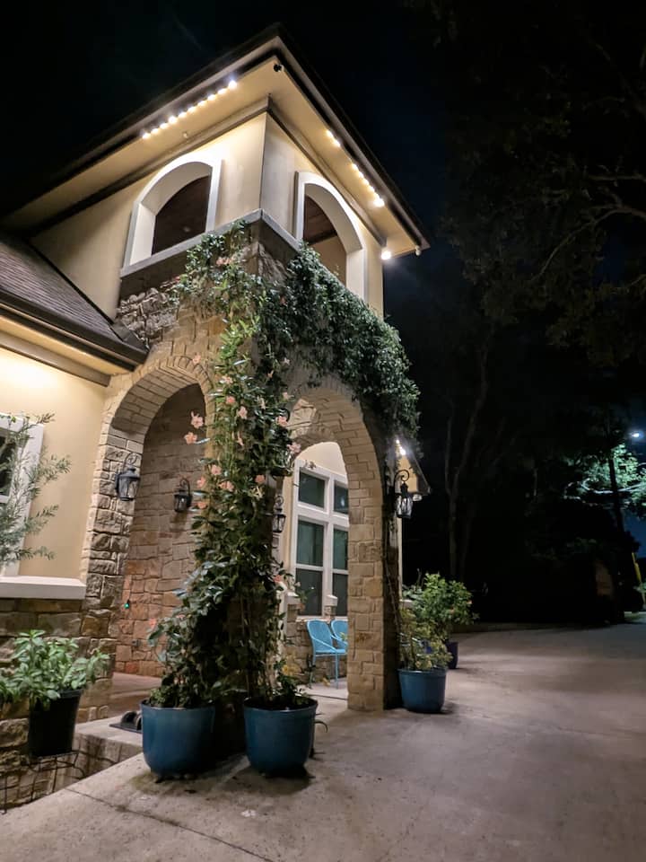 Amazing Apartment With Loft! - Round Rock, TX