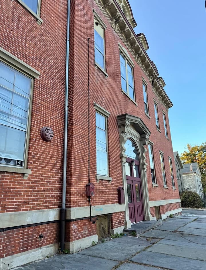 Whimsical 2 Floor Artsy Loft - Newburgh, NY