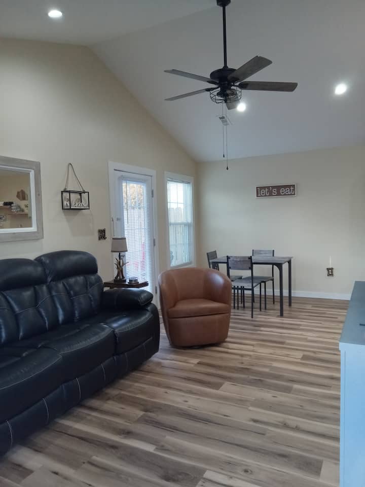 Green River Cottages "The Hunt Is Over" - "B" - Green River Lake State Park, Campbellsville