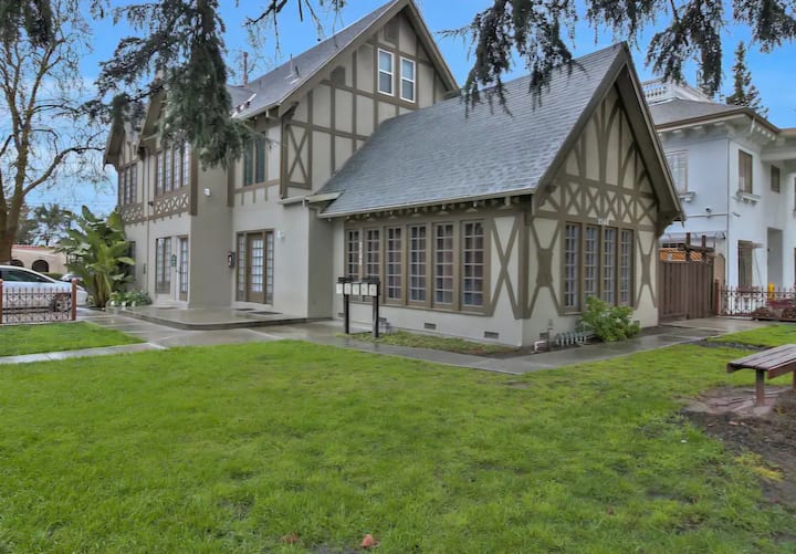 Historic Mansion On The Alameda~sleeps 7~woodwork! - San Jose, CA
