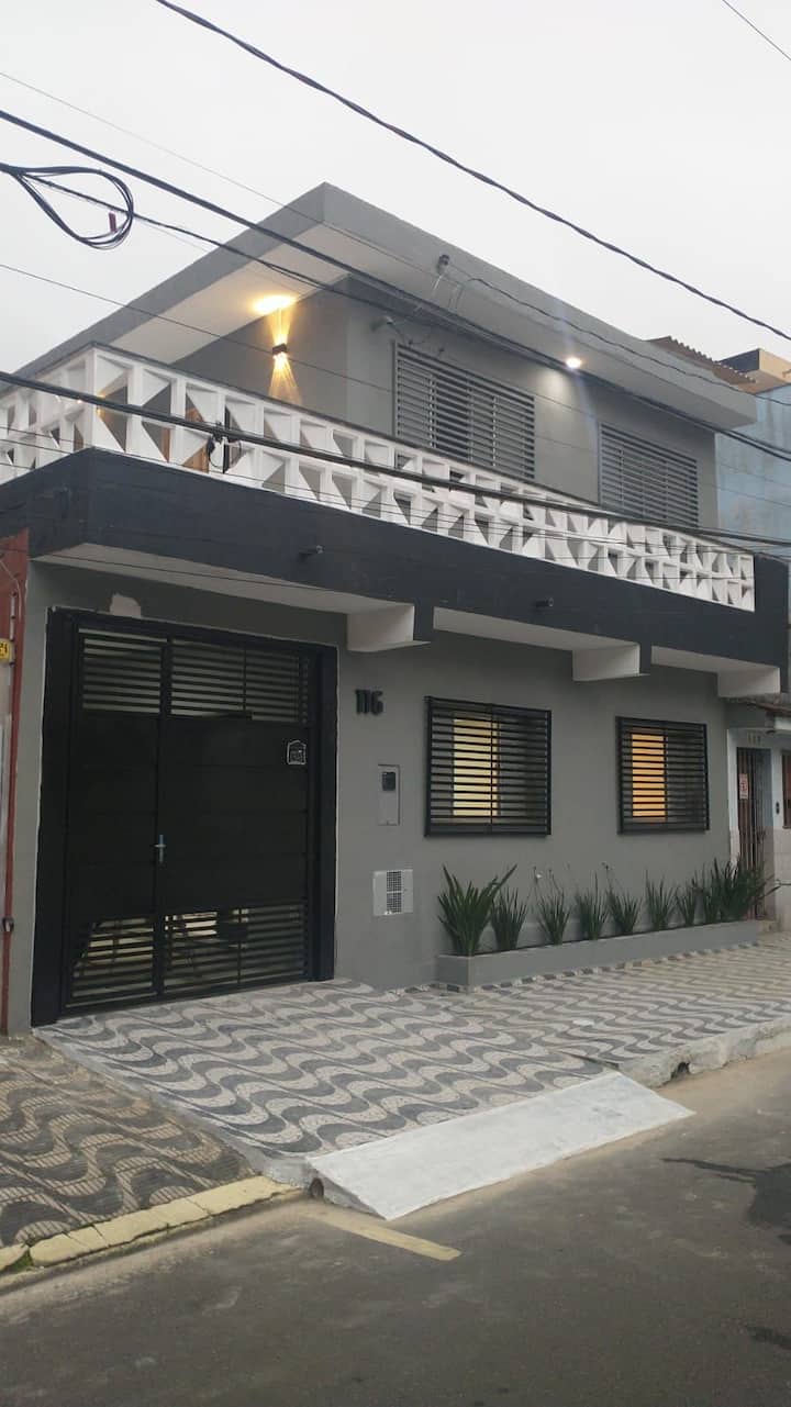 Casa Com Piscina Próximo à Praia - Praia Grande