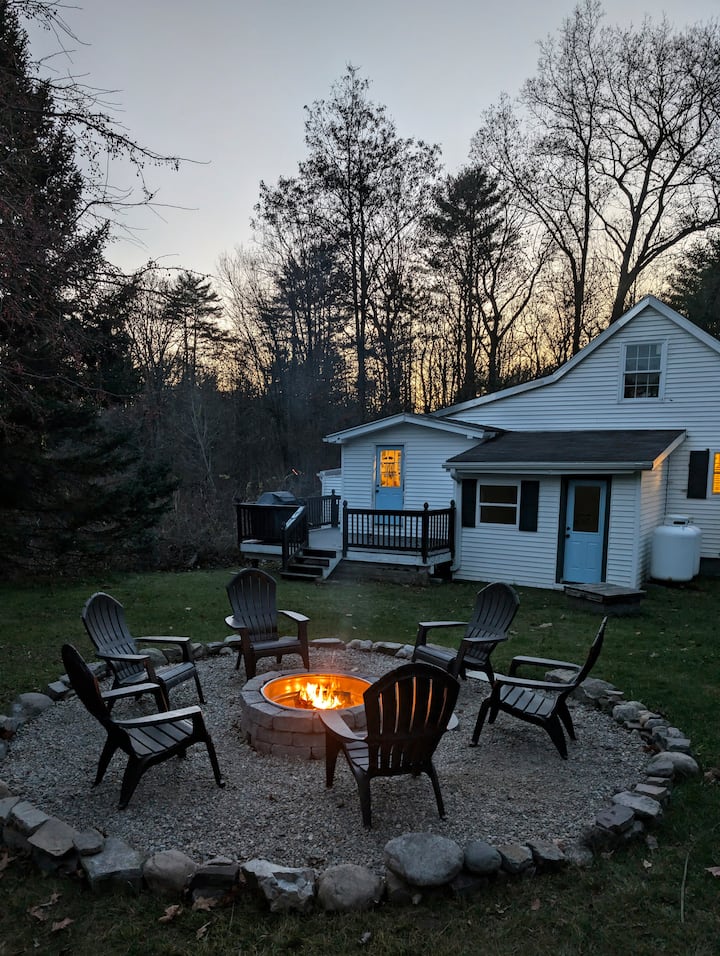 Private 4-acre Cabin W/ Fire Pit Near Lake George - Glens Falls, NY