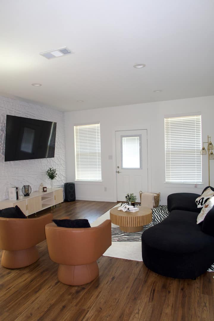 Casa De Luxxe! - Dallas, TX