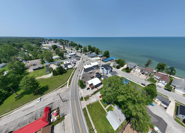 3rd Floor Lakeview 2 Bedroom Penthouse U6 - Geneva-on-the-Lake, OH