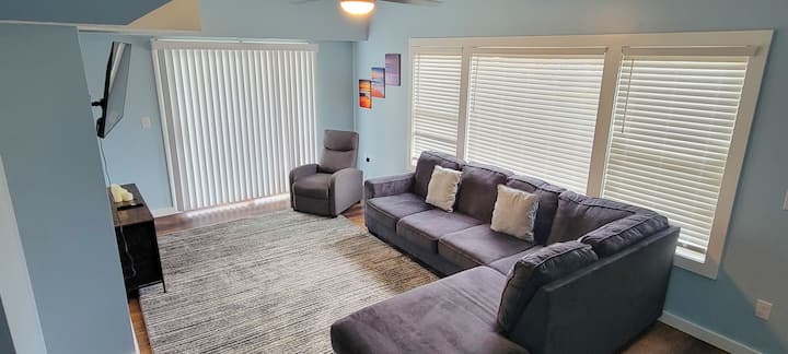 1st Floor Beach Access 2 Bedroom Condo U1 - Geneva-on-the-Lake, OH