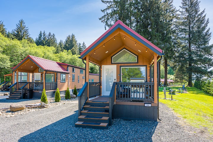 Rainforest Tiny Home Retreat: Bohemian Cottage - Forks, WA