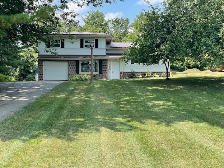Country Home Near Cmu & Casino - Soaring Eagle Casino & Resort