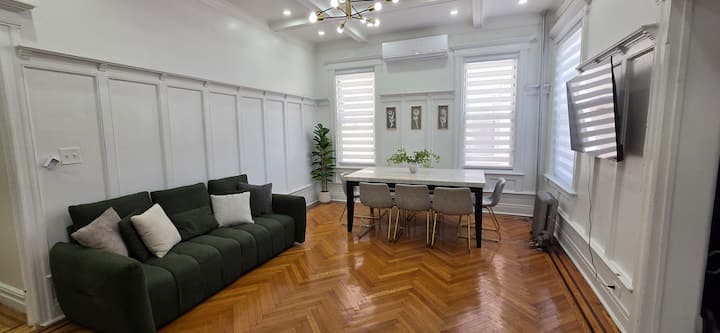 Beautiful Brooklyn Brownstone! 1 Block From Subway - Brooklyn, NY