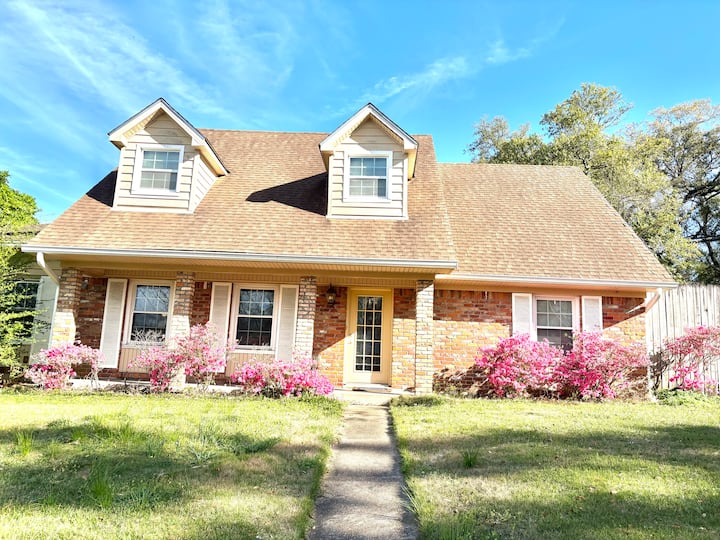 Premier Location! Close To I-10/i-65 Fenced  Yard! - Mobile, AL