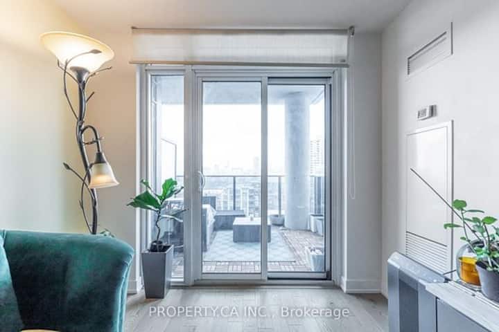 Downtown Toronto! New Condo 100% Walk Score - Toronto