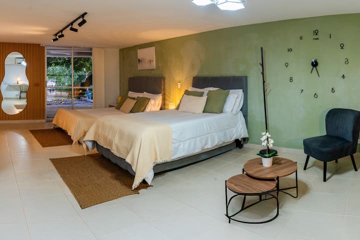 Central Y Moderno Apto Con Balcón /Aire A./netflix - Cali