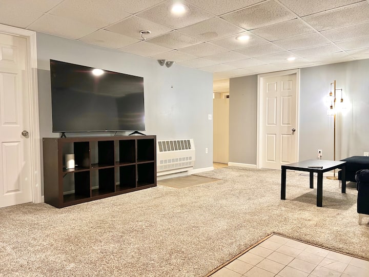 Cozy Basement Suite With Kitchen & Living Room - Nashua, NH