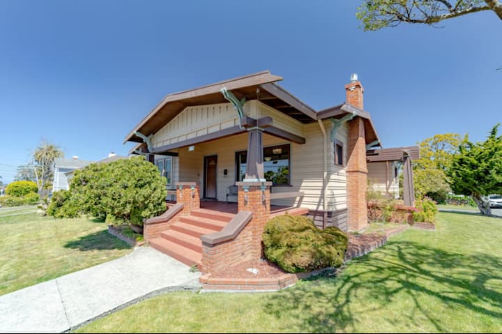 Classy Craftsman-heart Of Town/hot Tub-fast Wifi - Arcata, CA