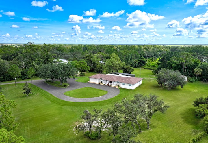 Raceway Ranch - Pool, Game Room, 5 Acres, 10 Beds - Sebring, FL