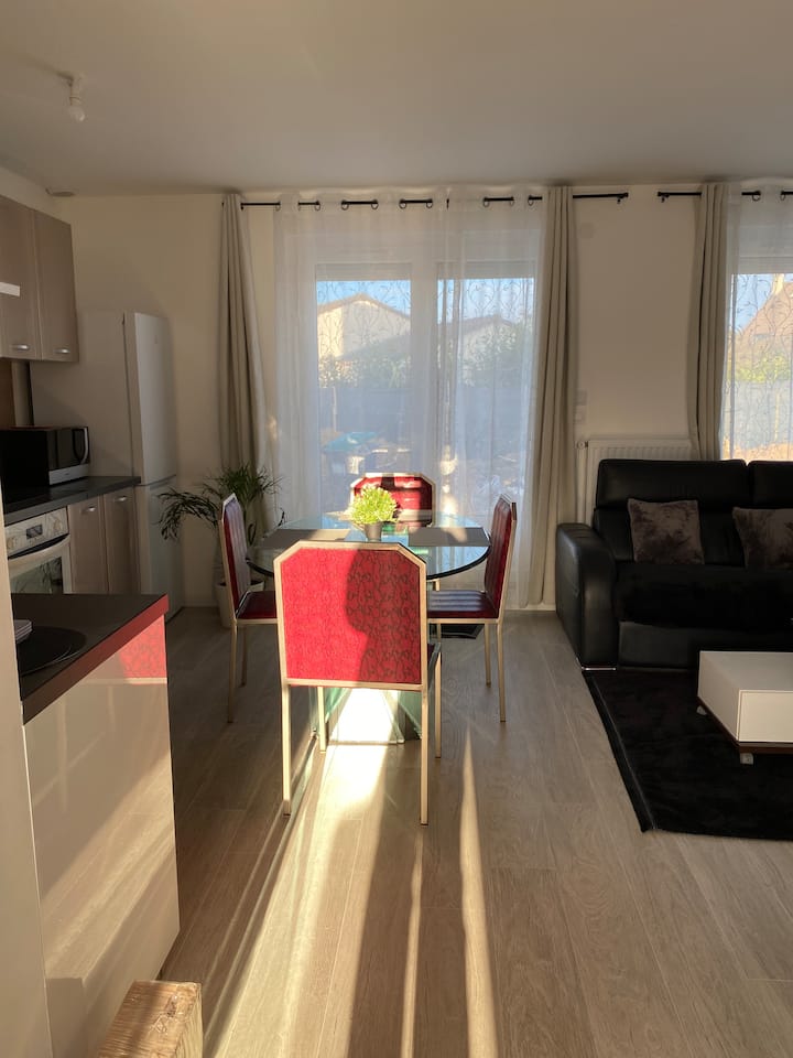 Maison Divisée En 3 Logements - Savigny-le-Temple