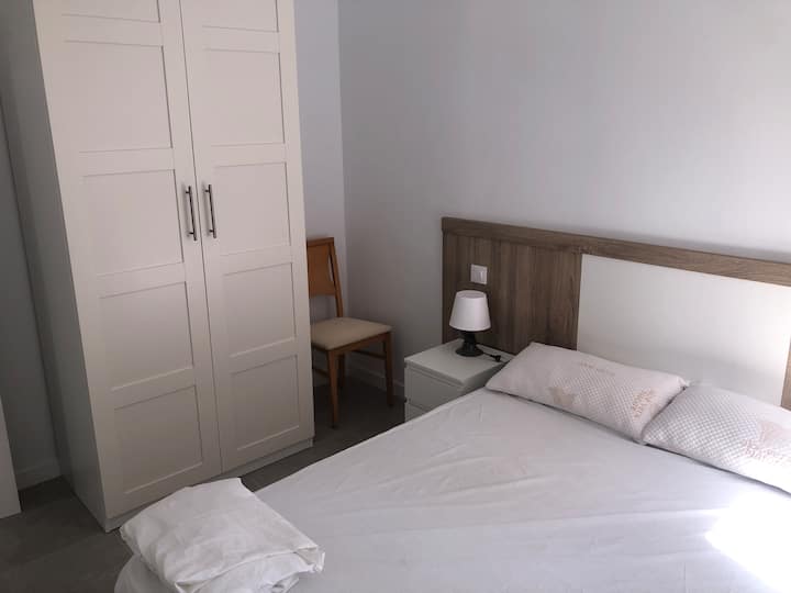 Habitación Con Servicios. - Pineda de Mar