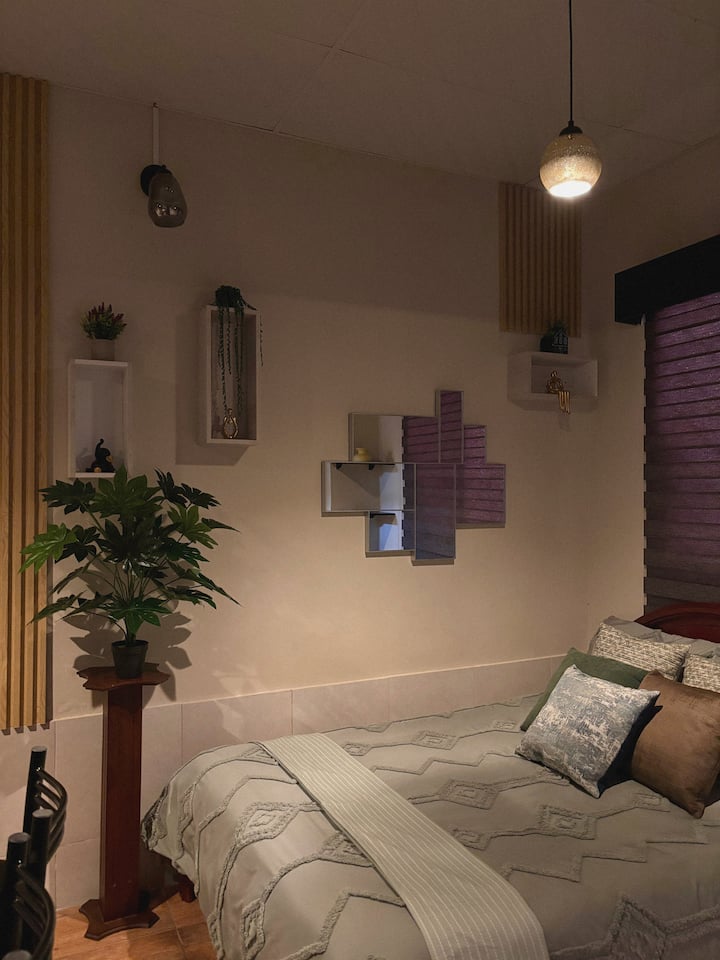 Estadía De La Iguana; Ciudadela Universitaria. - Portoviejo