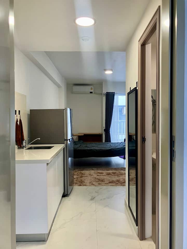 Affordable Top Floor Studio Near Royal Hospital - Phnom Penh