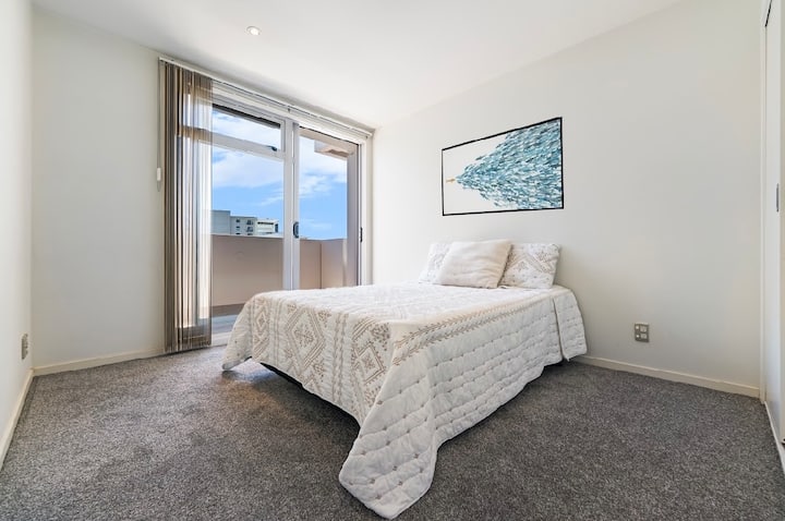 Studio Retreat W/ Sea Views & Big Balcony - Auckland