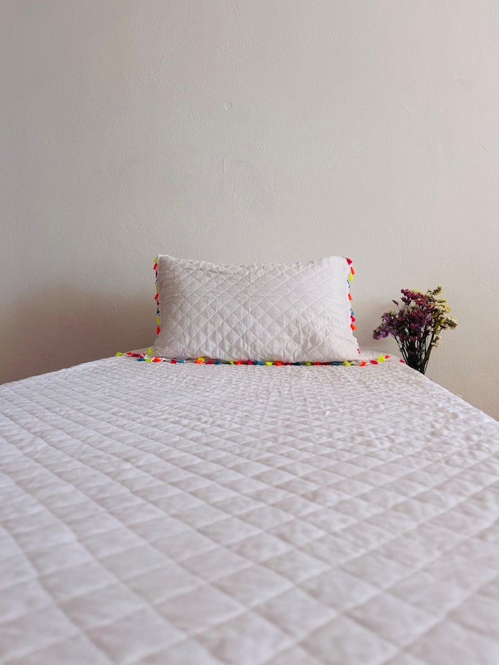 Habitación Compartida Femenina Cama - Islas de Ibiza