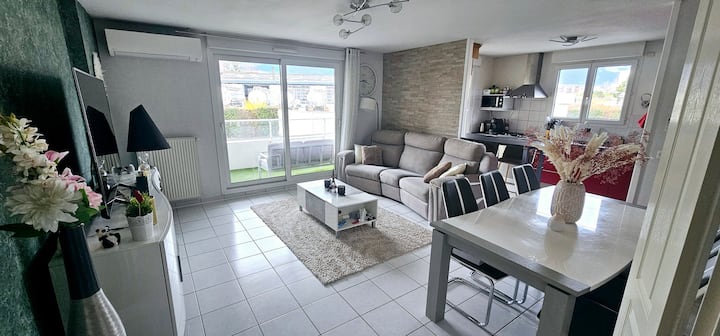 Appartement Entier + Terrasse / 1 Lit Double 160cm - Eybens