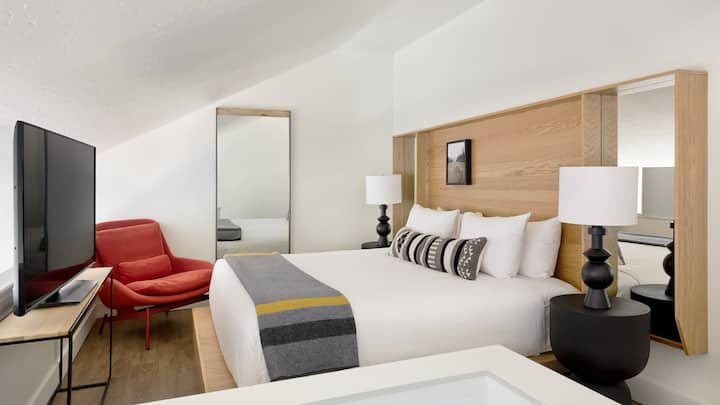 3 Units, King + Sofa, Gravity Haus, Mountain View - Jackson, WY