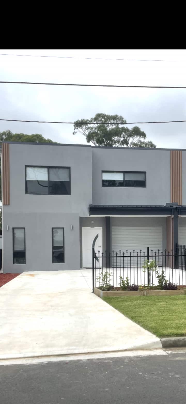 Quiet Spacious Family House - Sydney