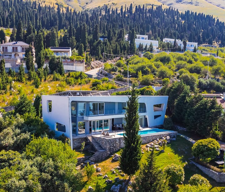 Exclusive Lake Villa - Scutari