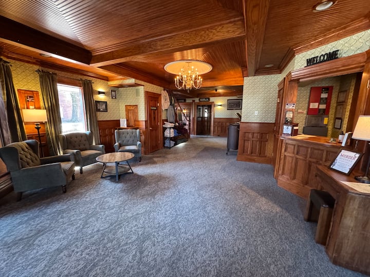 Jacuzzi Suite @ Watson Inn - Lewisburg, PA