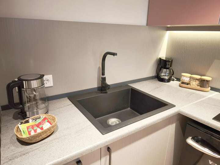 La Casa Privada • 1st Fl • 3 Suites • 3 Baths • Ac - Fatih