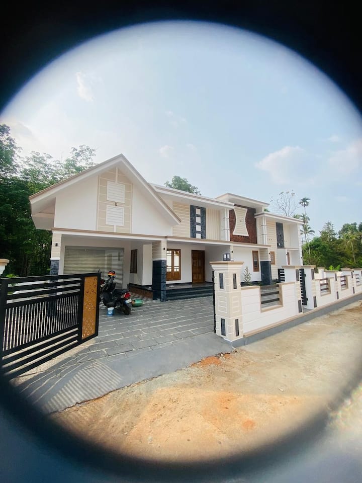 Cozy 3bhk With Attached Bathroom - Muvattupuzha