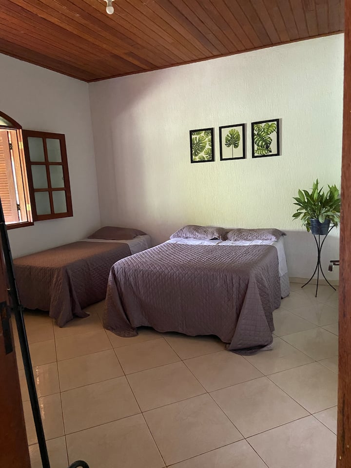 Quarto Em Chácara Com Piscina - Coimbra