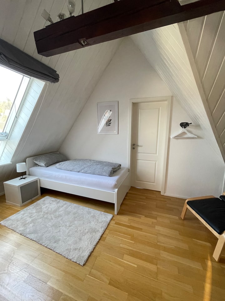 Gemütliche Maisonette-wohnung Mit Balkon - Sindelfingen