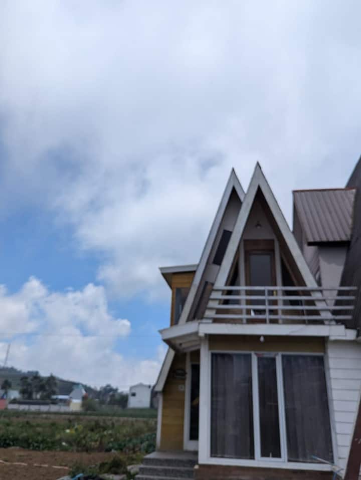 Umah Segi Telu 2 - Dieng