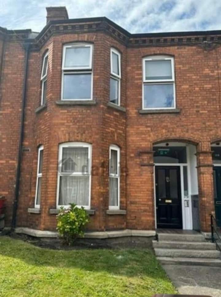 Cozy Room Near City & Garden -