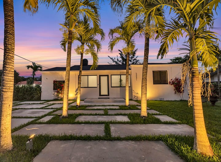 Miami Palms Serene - Miami, FL