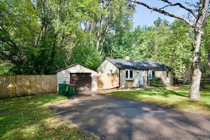 Cozy Retreat Walk 2 Lakeside Park Pets Welcome - Blaine, MN