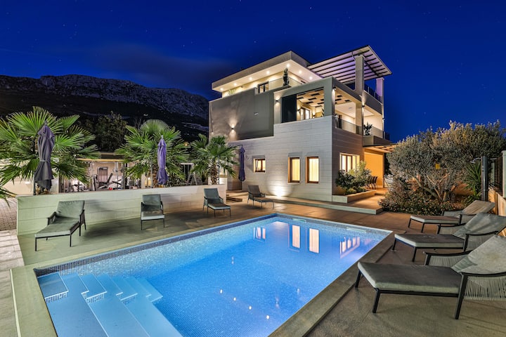 Anny Coastal Retreat - Split