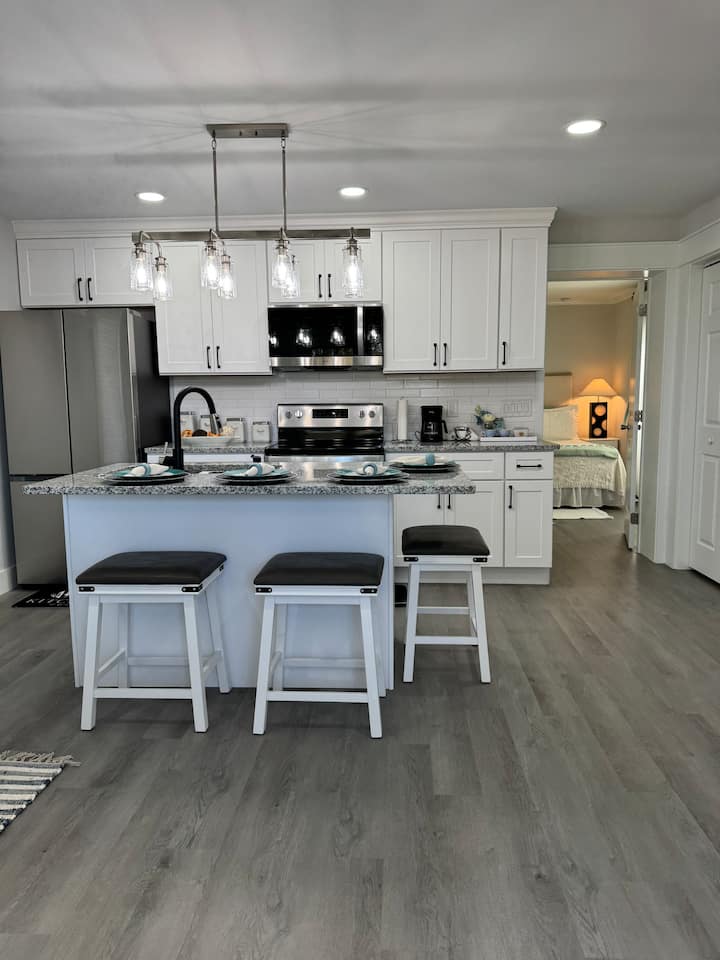 Clean & Cozy Studio - Greer, SC