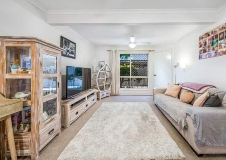 Sunshine Coast Beach Retreat - Maroochydore