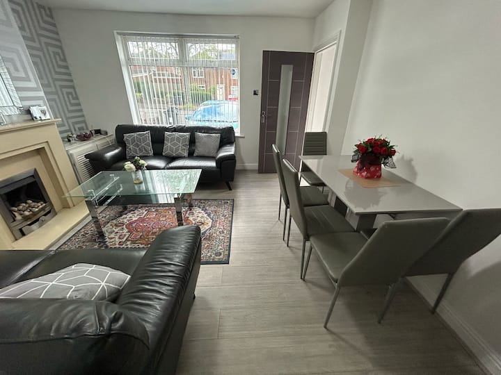 3 Bedrooms Entire House Cosy Near Nec Bhx Sleeps 6 - Birmingham
