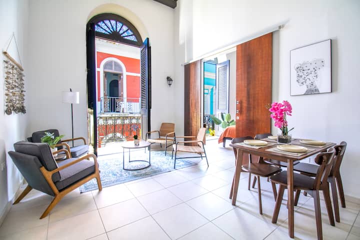 Spanish Colonial Retreat In Osj - Levittown