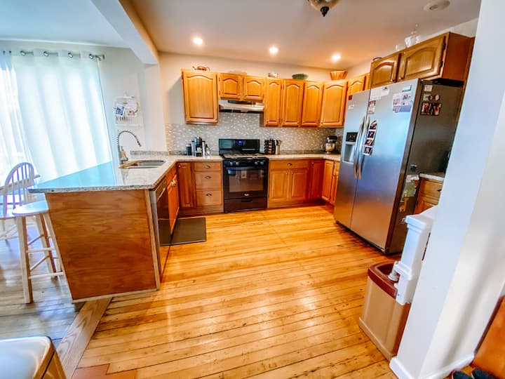 Updated, Charming 2br/2bath Home, Walk To Downtown - Johnson City, NY