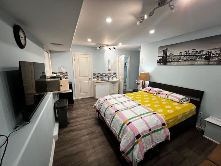Cozy Studio Room/ Kitchenette - Halifax, NS, Canada