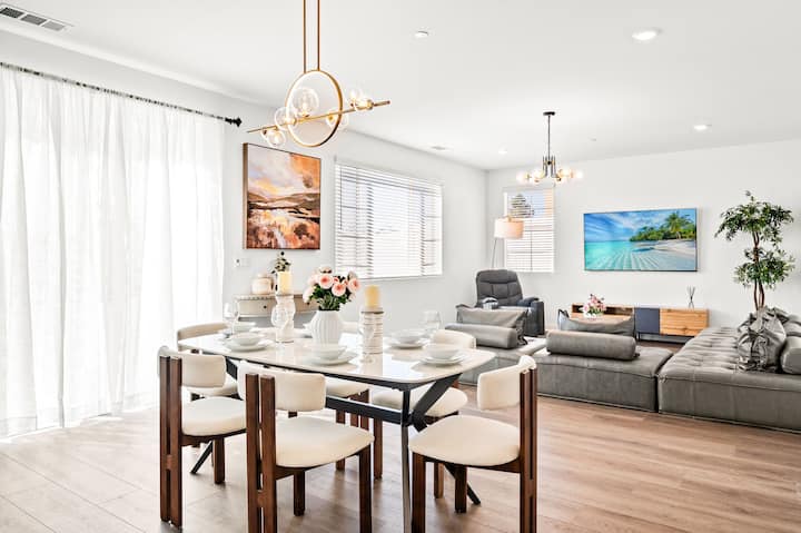 Route 66 Theme/4br/3ba/new/9beds/near 210 - Fontana, CA