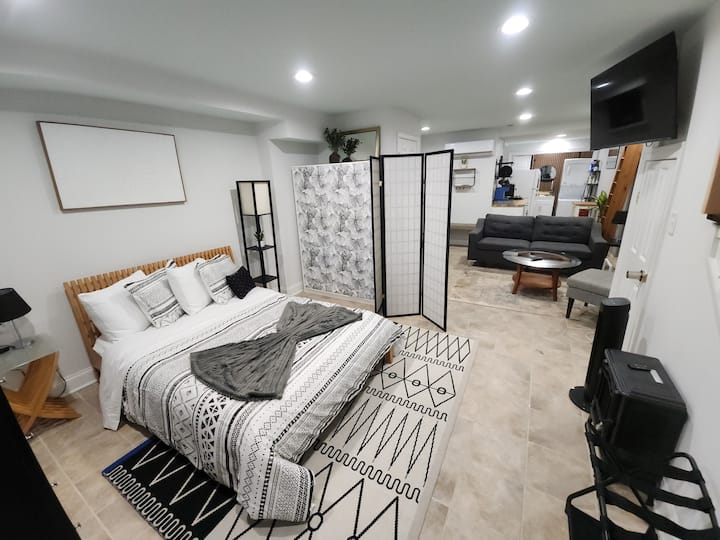 Trendy & Bright Jh Bayview Cozy Studio - Baltimore, MD