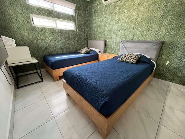 Casa Cómoda Y Amplia Para 10 Personas En Monterrey - Monterrey