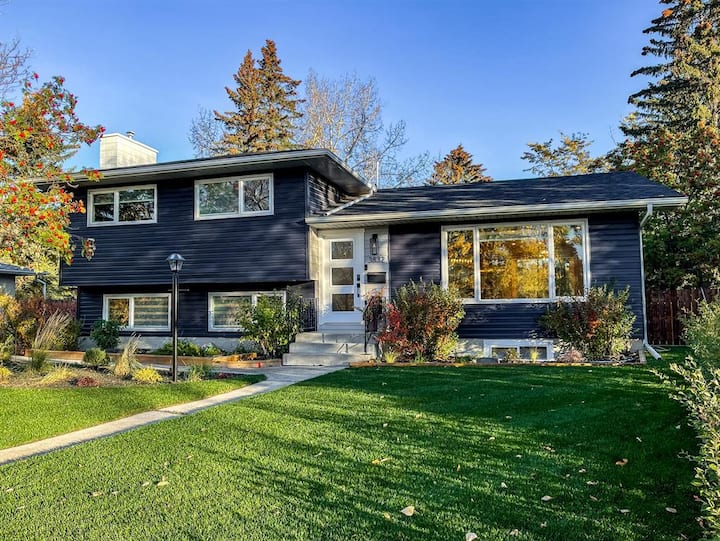 Close To Uc & C-train & Market Mall *Walkout 2b2b - Calgary